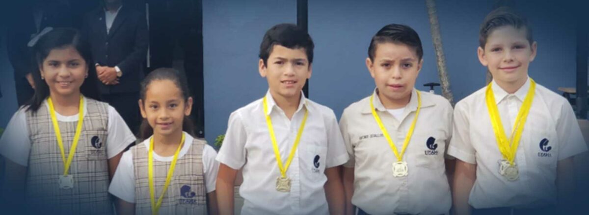 Oro, Plata y Bronce en Natación - UESMA | Unidad Educativa Santa María